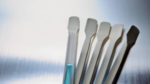Spatula Laboratorium: Pengertian, Fungsi, dan Jenis | Teknowarta
